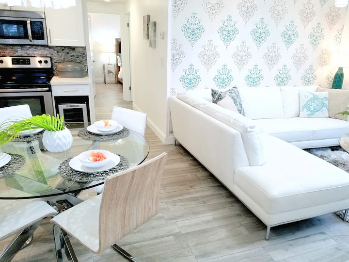 Poshpadz -Villa Koalua Walk To Jupiter Beach-prime Lake Views-resort Setting - Jupiter, FL