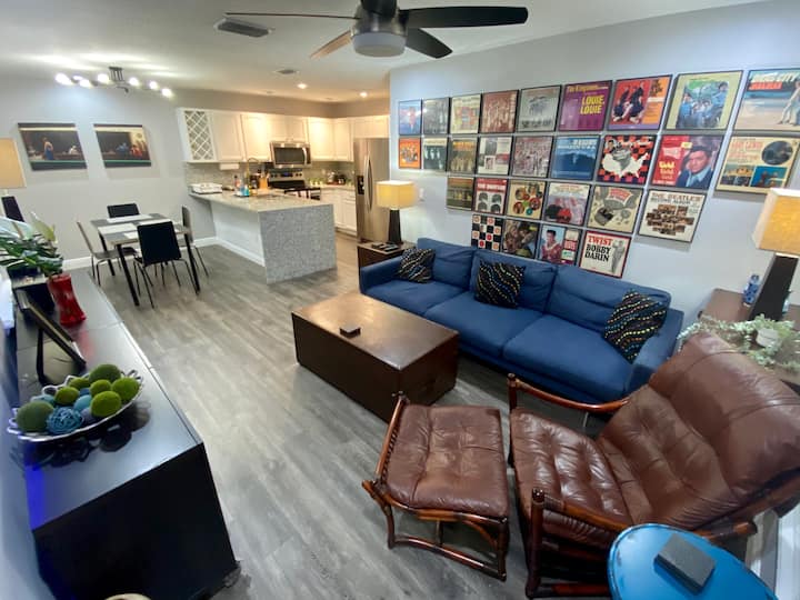 5-star ★★★★★ Modern, Bright Thornton Park 2 Br Apt - Orlando