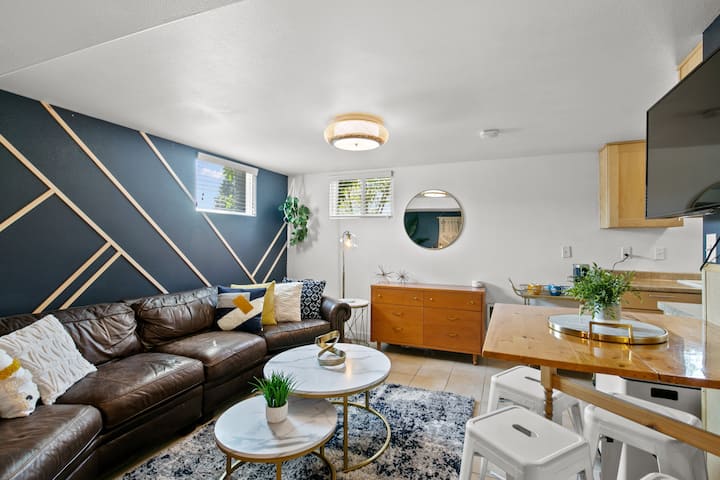 Mid Century Modern Abode - Tacoma, WA