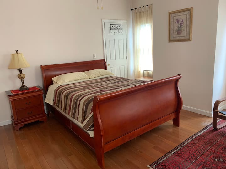 Large Bedroom In Victorian House/room D - Quincy, MA