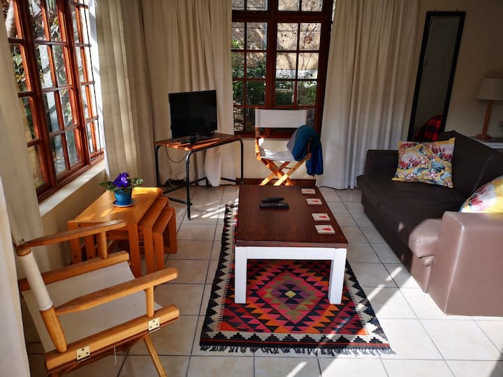 38 Ludlow Road ,A Tranquil Cottage ! - Le Cap