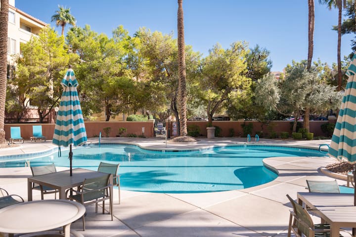 Condo Walking Distance From The Strip. - Las Vegas