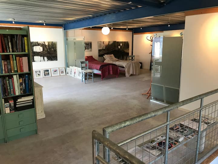 Zi-zz-art - B & B : Congenial Spot Along The River - Leeuwarden