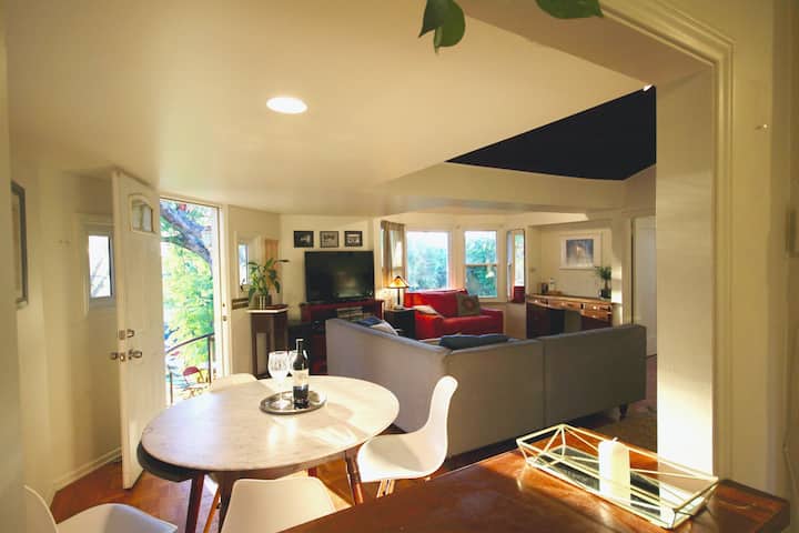 2br Charming Craftsman Bungalow On A Hill - Los Angeles, CA