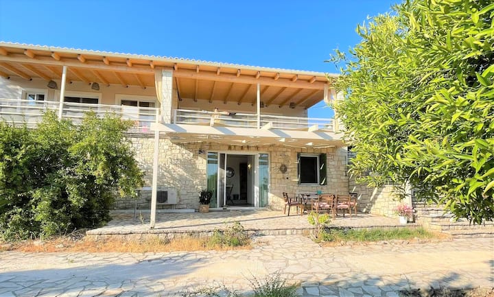 Studio Gaia- Refreshing, Unique Port Views, Garden - Paxi