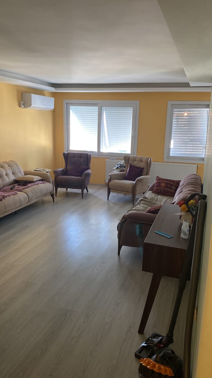 İZmir Merkezde Cadde üZerinde - İzmir