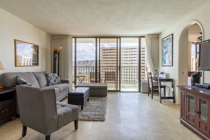 Pineapple Large 1 Bedroom In Waikiki Banyan. - Kailua