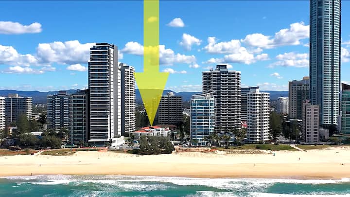 Dream Beachside Family Holiday, Spacious, Big Pool - Gold Coast