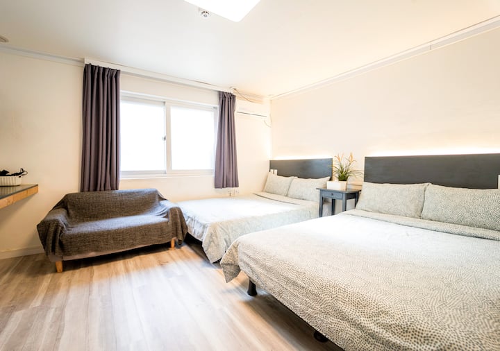 Deluxe Family*hongdae 2mins, Best Location* - Seoul