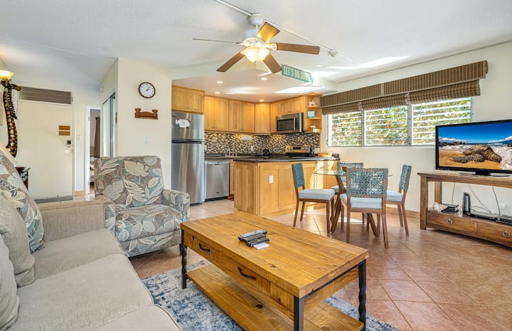 King Bed, Ac, Pool, Steps Away From Kamaole Beach! - Kihei, HI