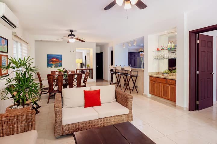 Best Location, Large Swimming Pool, Lovely Terrace - Cozumel