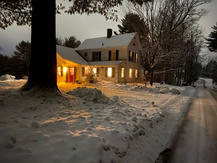 Brattleboro Farm Retreat W/fireplace & Hot Tub - Brattleboro, VT