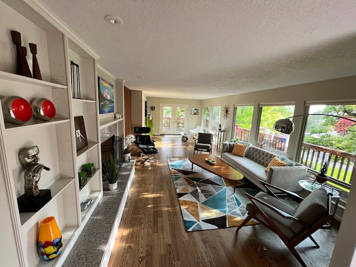 Mid Century Villa W/mountain View & Movie Theater - Portland, OR