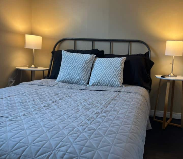 Excellent Location: Sleeps 7 With 5 Beds - Gatineau