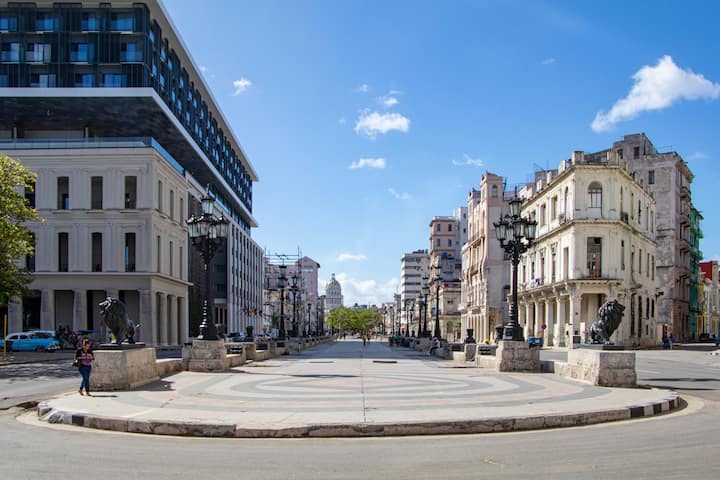 Centric Apartment/100mts To The Malecon+freewifi - Havana