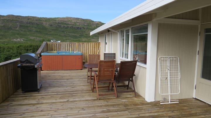 Hvammur    Cottage With A Private Hot Tub - Islande