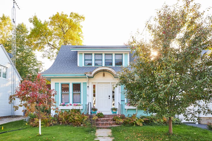 Charming Cottage On North Shore  Great Location - Clear Lake, IA