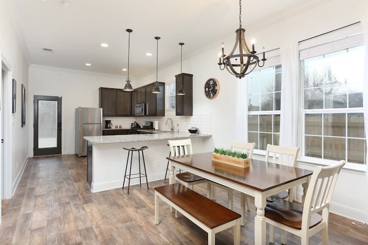 2mi To Downtown  - King Bed, Riverwalk, Alamodome - San Antonio, TX