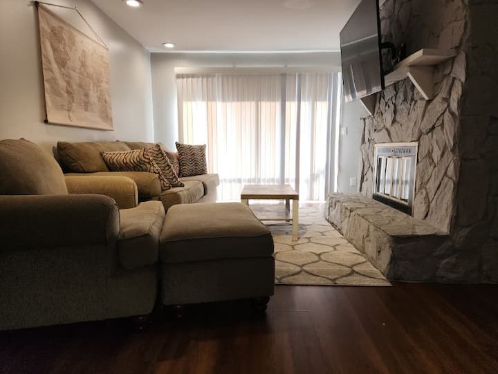 Lovely 2 Bedroom Condo With Pool - Jacksonville