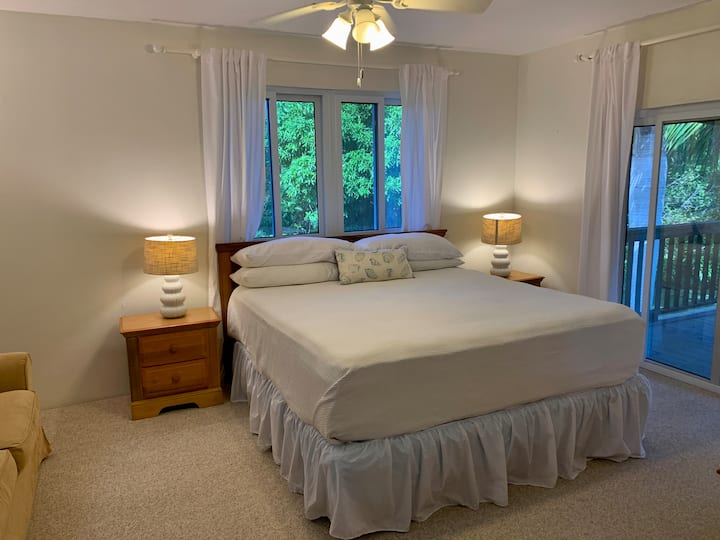 Cheerful 4-bdrm Vacation Home With Pool Lyford Cay - Nasáu