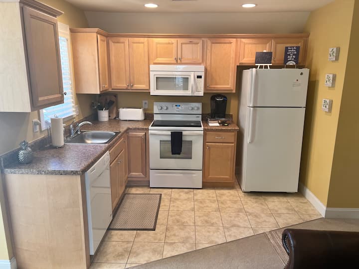 2 Bedroom Gem In Highly Desired Neighborhood! - Raleigh