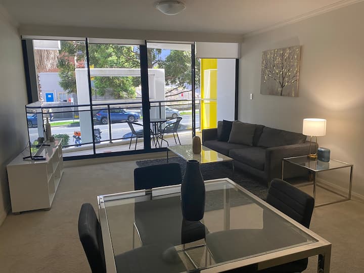 Ultra Convenient St Leonards Apartment Her009008 - North Sydney