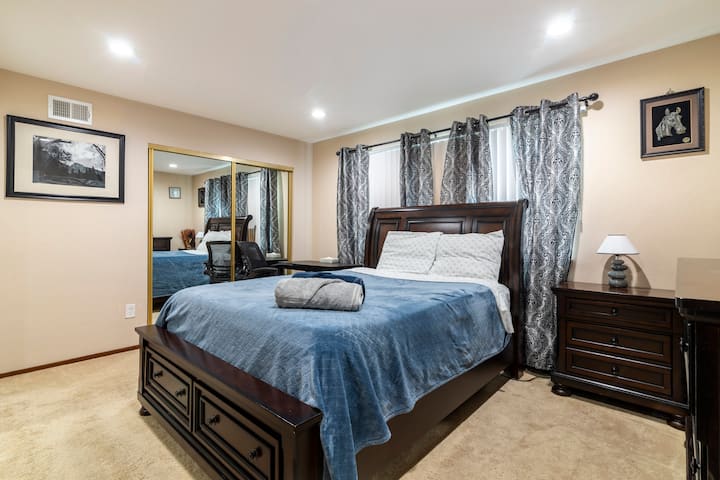 Master Bedroom W/ Private Bath - Union City, CA