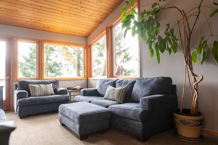 Captain's Quarters - A Waterfront Hideaway. - Miller Peninsula State Park, Sequim