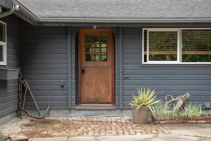 The Eagle's Nest - Sunset Marine Resort - 7 Cedars Sequim Casino