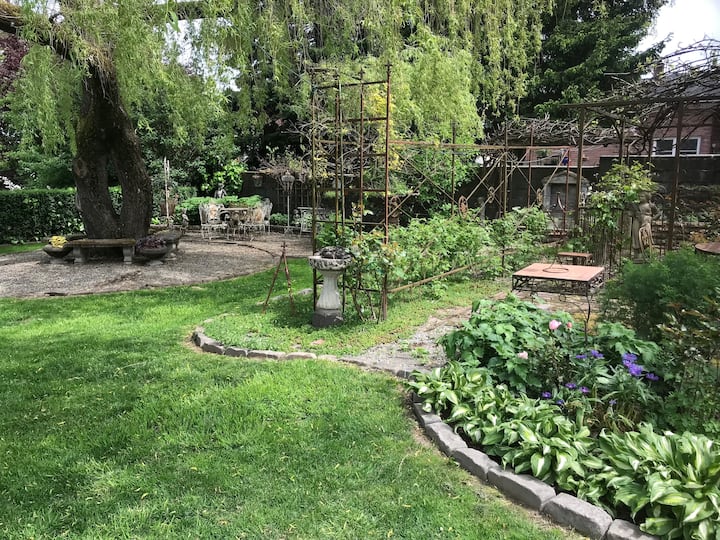 Unique Seattle Home With Rooftop Deck - Seattle, WA