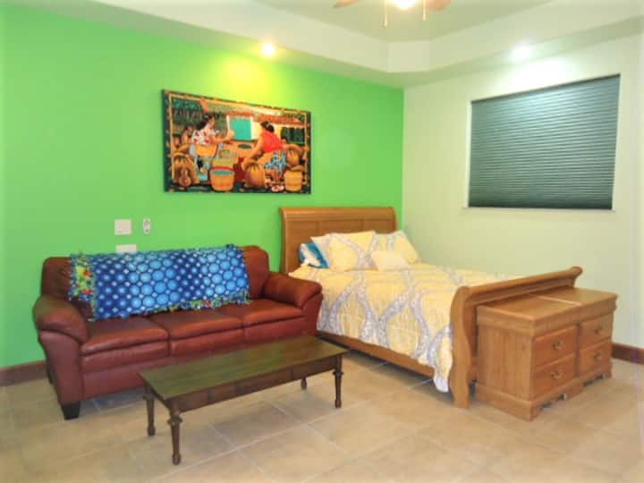 Private Suite-quiet Country Estate @Lake Of Ozarks - Missouri