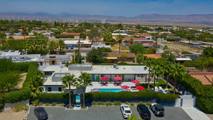 *****Neon Oasis***** Family Compound - Palm Springs, CA
