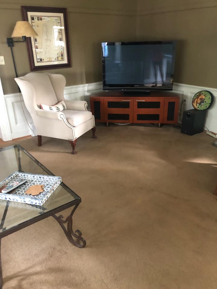 Spacious In-law Apartment Steps From Choate - Wallingford, CT