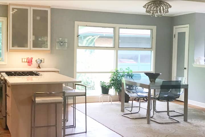 Elegant 3 Bdrm 2.5 Bath Sanctuary - Business Ready - Ann Arbor, MI