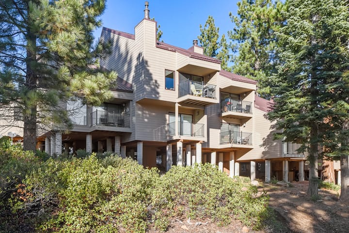 Carnelian Woods Lake View Condo - Carnelian Bay, CA