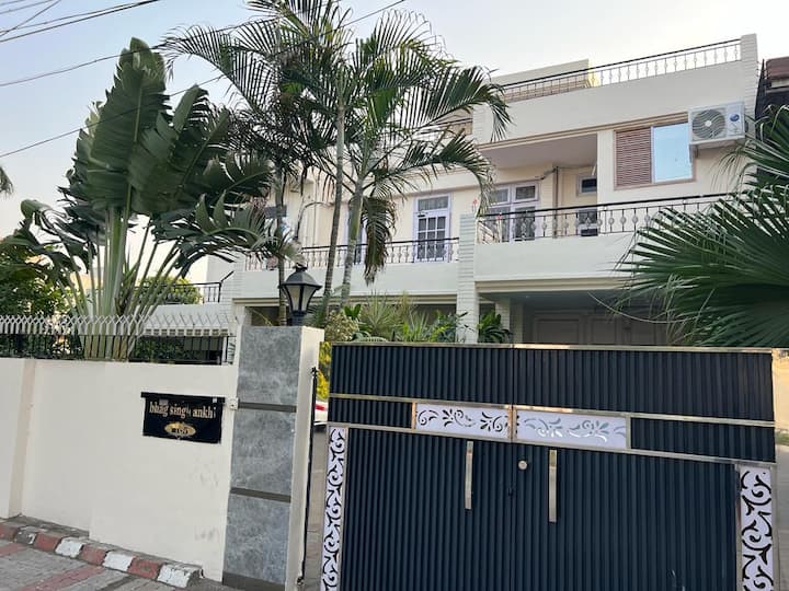 Ankhi's Villa 4bhk+independent Office - Amritsar