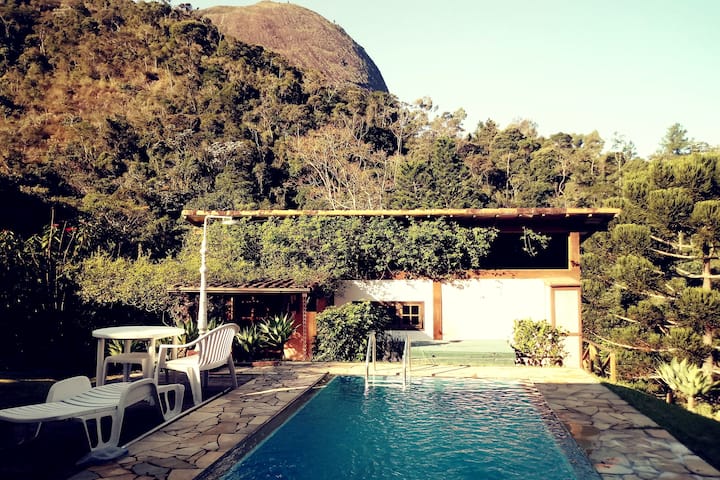 Araras: Paz E Natureza - Petrópolis