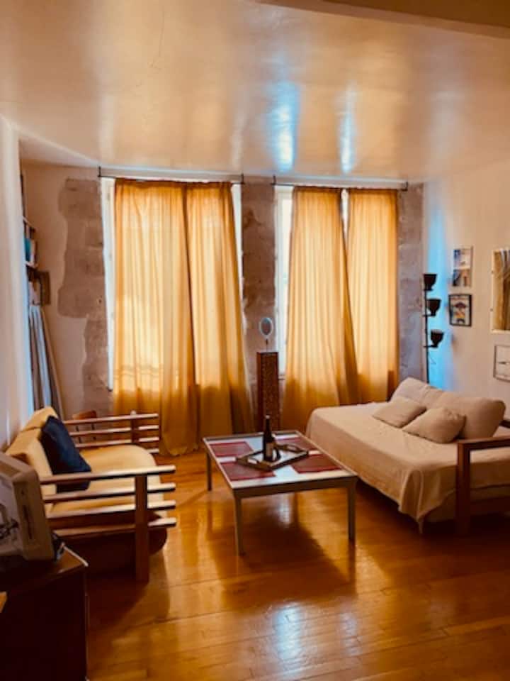 Nice Apartment
In Paris Center District - Paryż