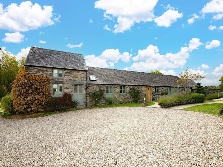 Gamekeepers Cottage (Sleeps 8) - Bala