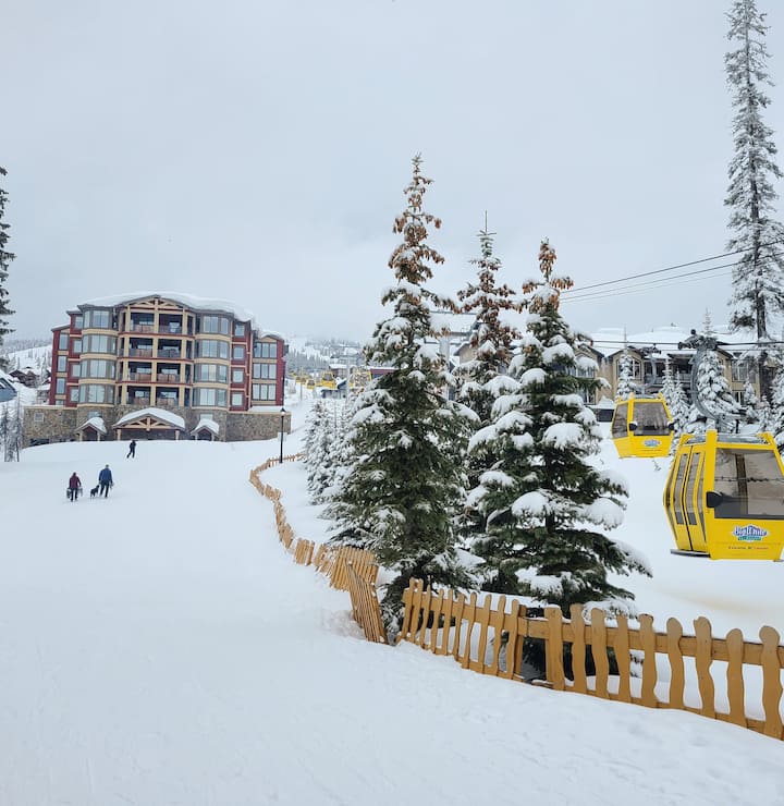 Family Friendly True Ski In/out  Vacation Condo - Big White Ski Resort, BC