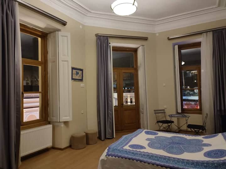 Corner Apartment With A Balcony - Feel The History - Tbilisi