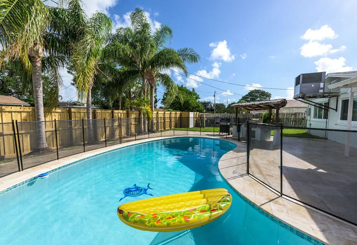Lovely 4/2 Villa With Large Private Pool - Hollywood, FL