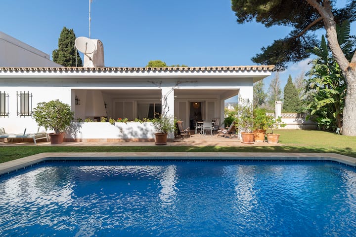 Charming One Floor Villa In Los Monteros - Marbella