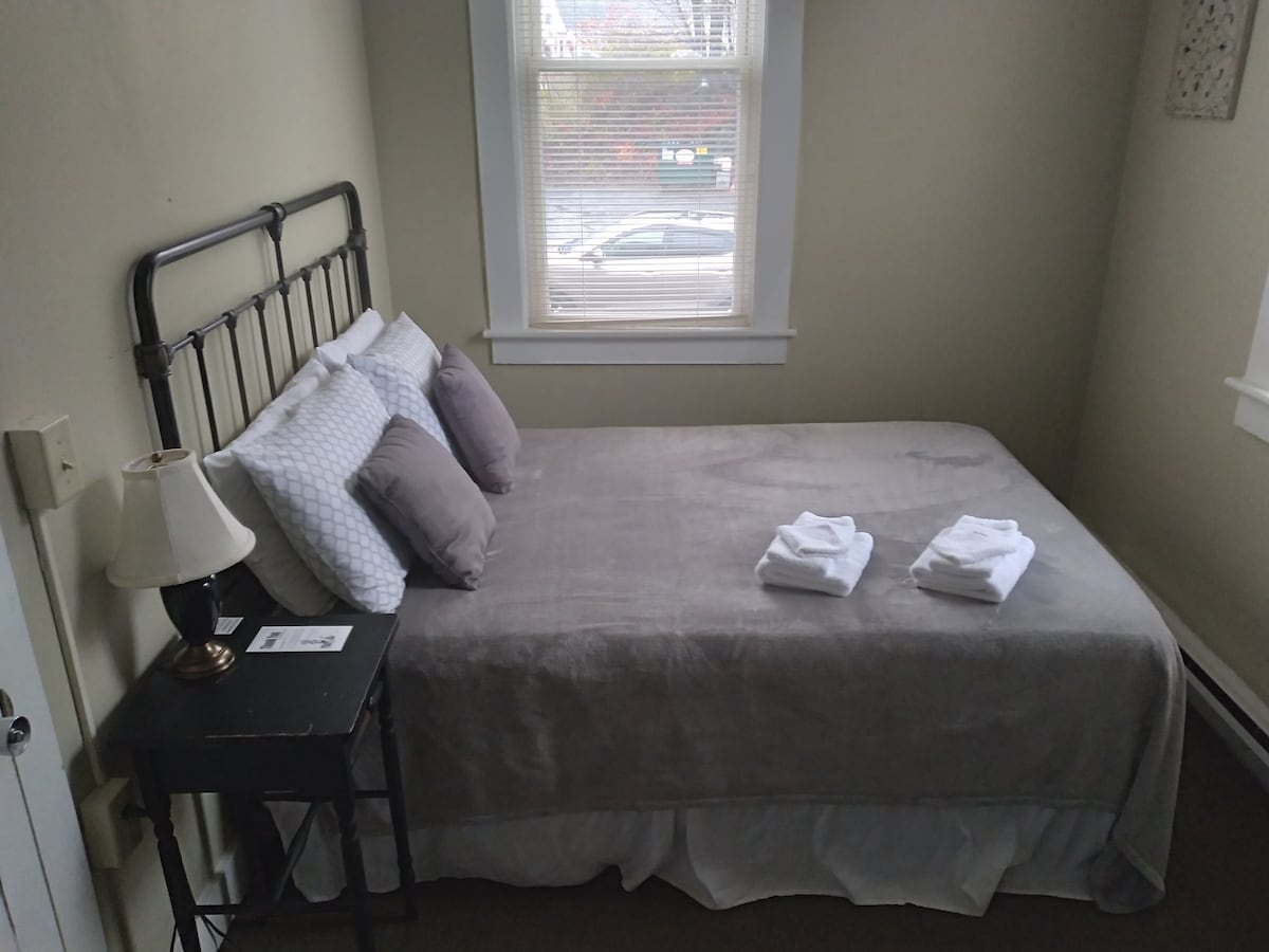 Readsboro Inn - Deerfield Room (Room 2) in Readsboro, Vermont, United ...