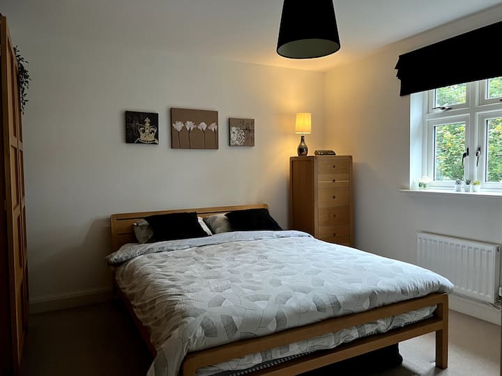 Double Room+own Private Bathroom. Central Location - Watford