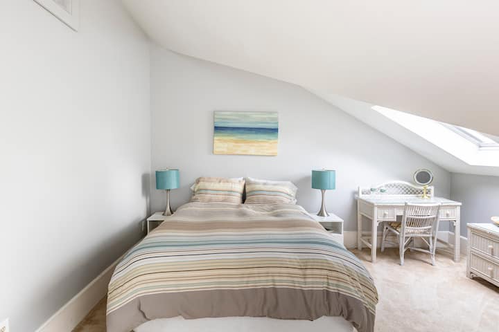 Lg 2 Bed Room.  Queen And Full Bed. - Massachusetts