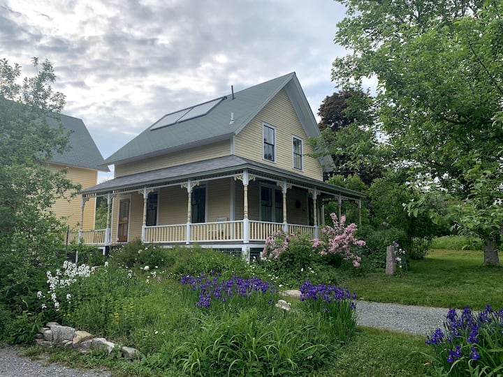 Yellow Farmhouse Near Acadia Park Bar Harbor Maine - Bar Harbor, ME
