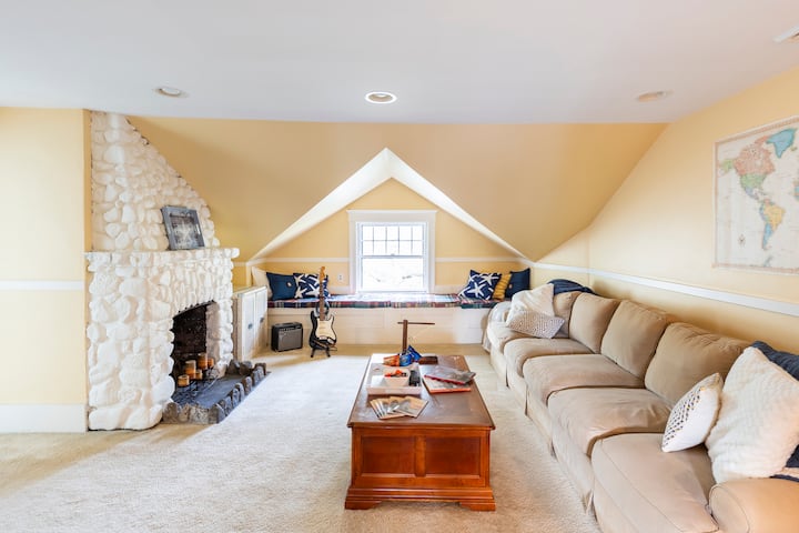 Blake's Bungalow- River Room - Salem, MA