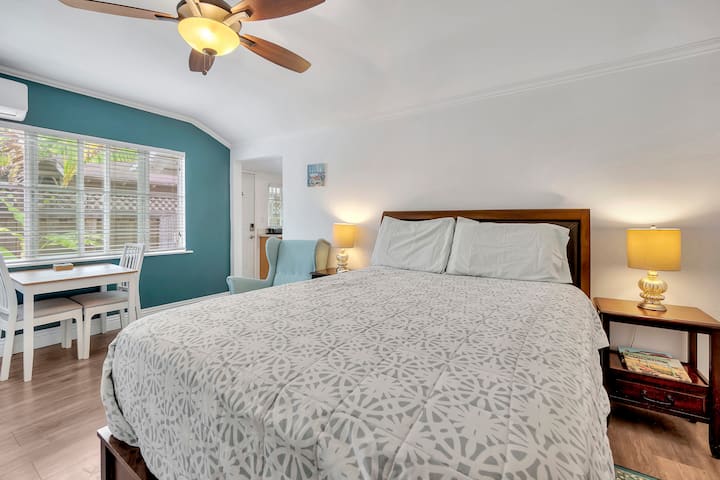 Charming Studio Close To The Beach. - Newport Beach, CA