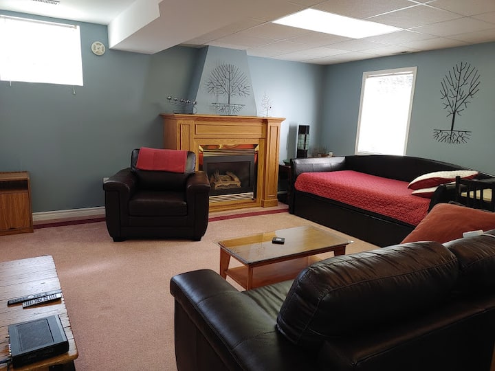 Private, Large 1 Bedroom West End Suite. - Kingston